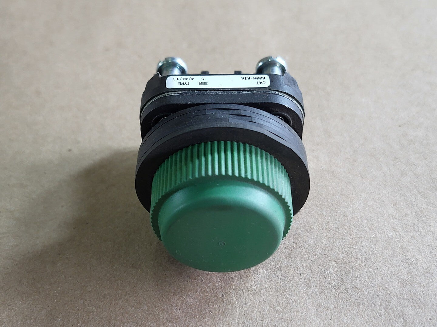 ALLEN-BRADLEY Booted Head Momentary Push Button 800H-R1A