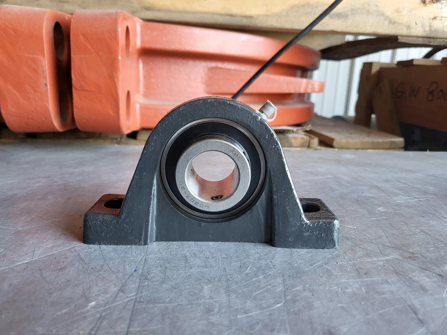 Pillow Block Housing w/ UC207-20 Bearing Pillow Block Housing w/ UC207-20 Bearing