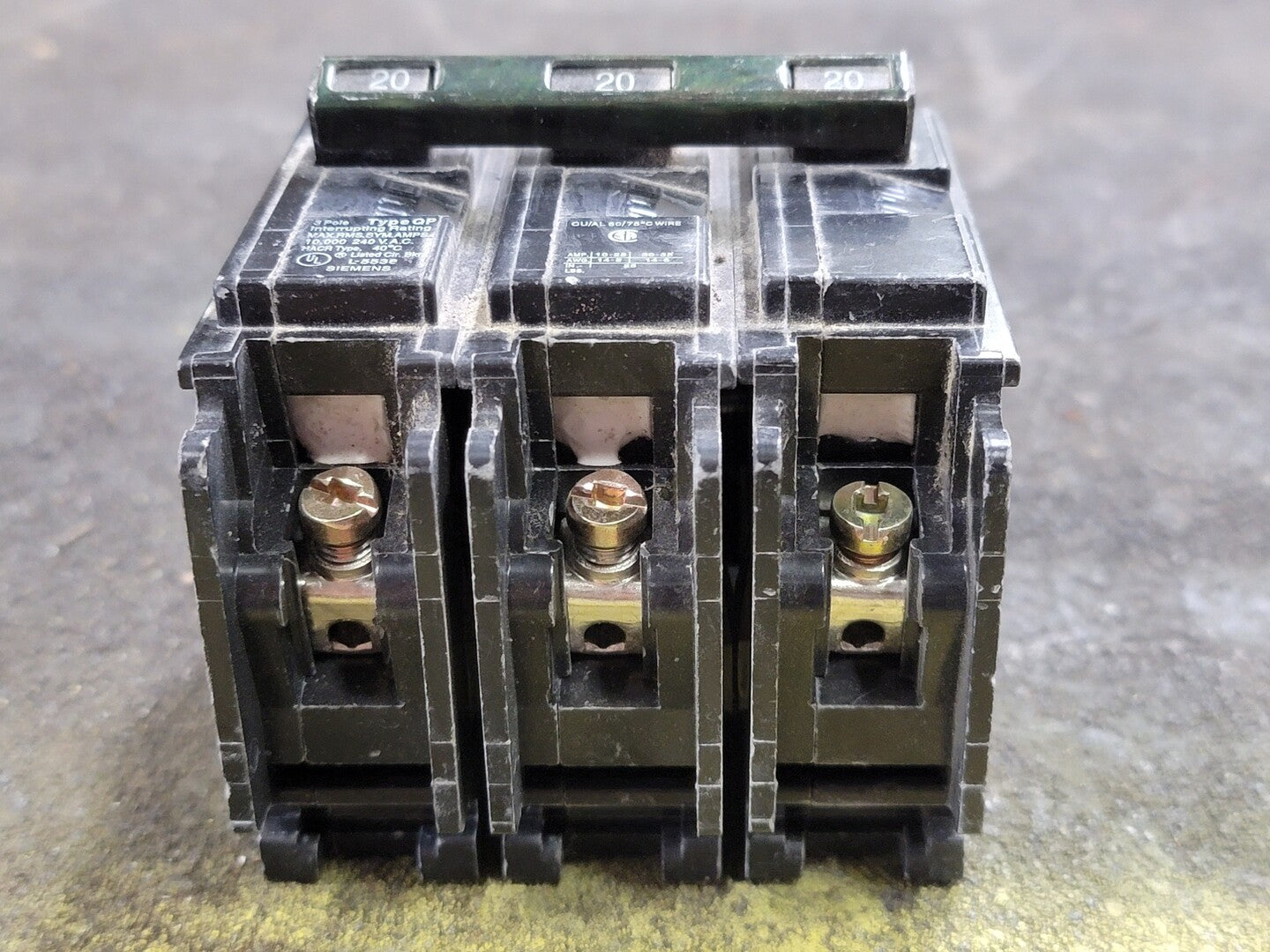 SIEMENS 20 Amp, 3 Pole, 240 volts Circuit Breaker Q320