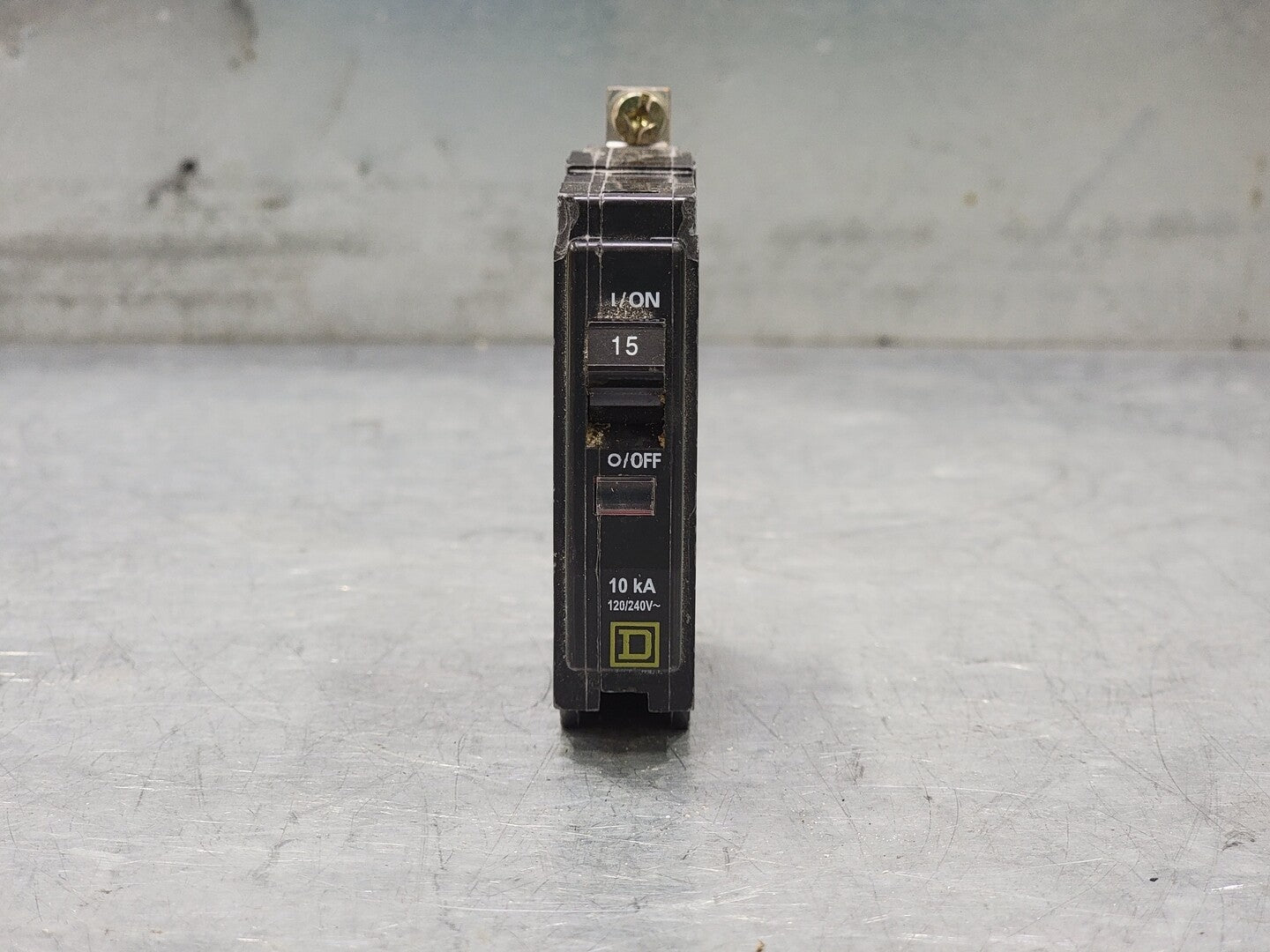 SQUARE D 15 Amp, 1 Pole, 240 volts Circuit Breaker QOB115