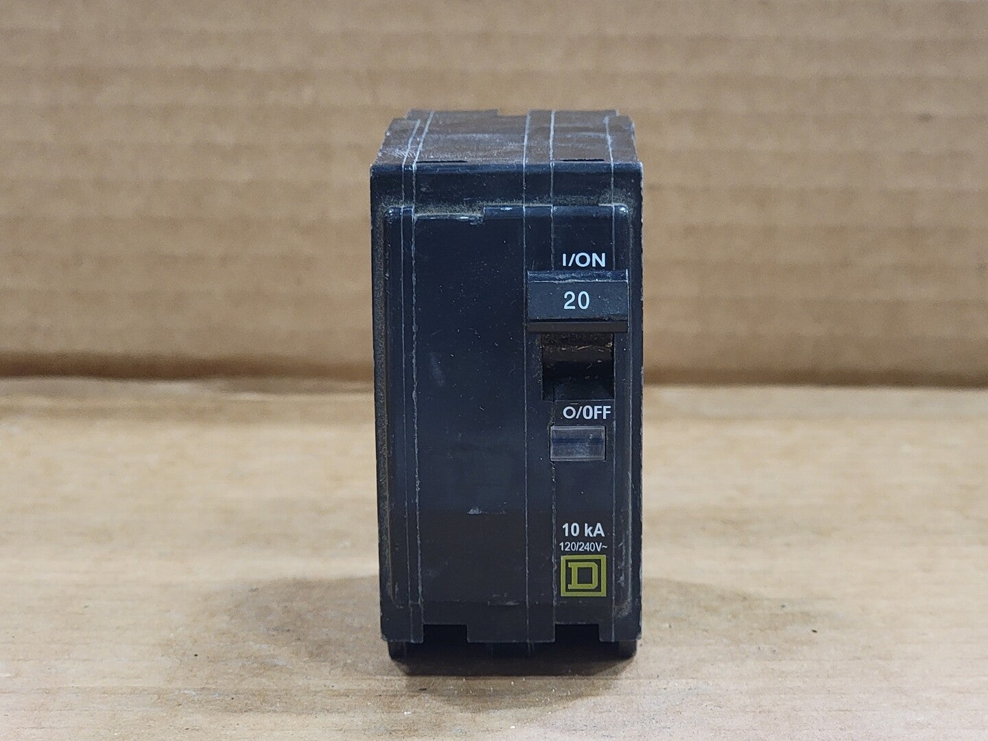 SQUARE D 20 Amp, 2 Pole, 120/240 volts Circuit Breaker QO220