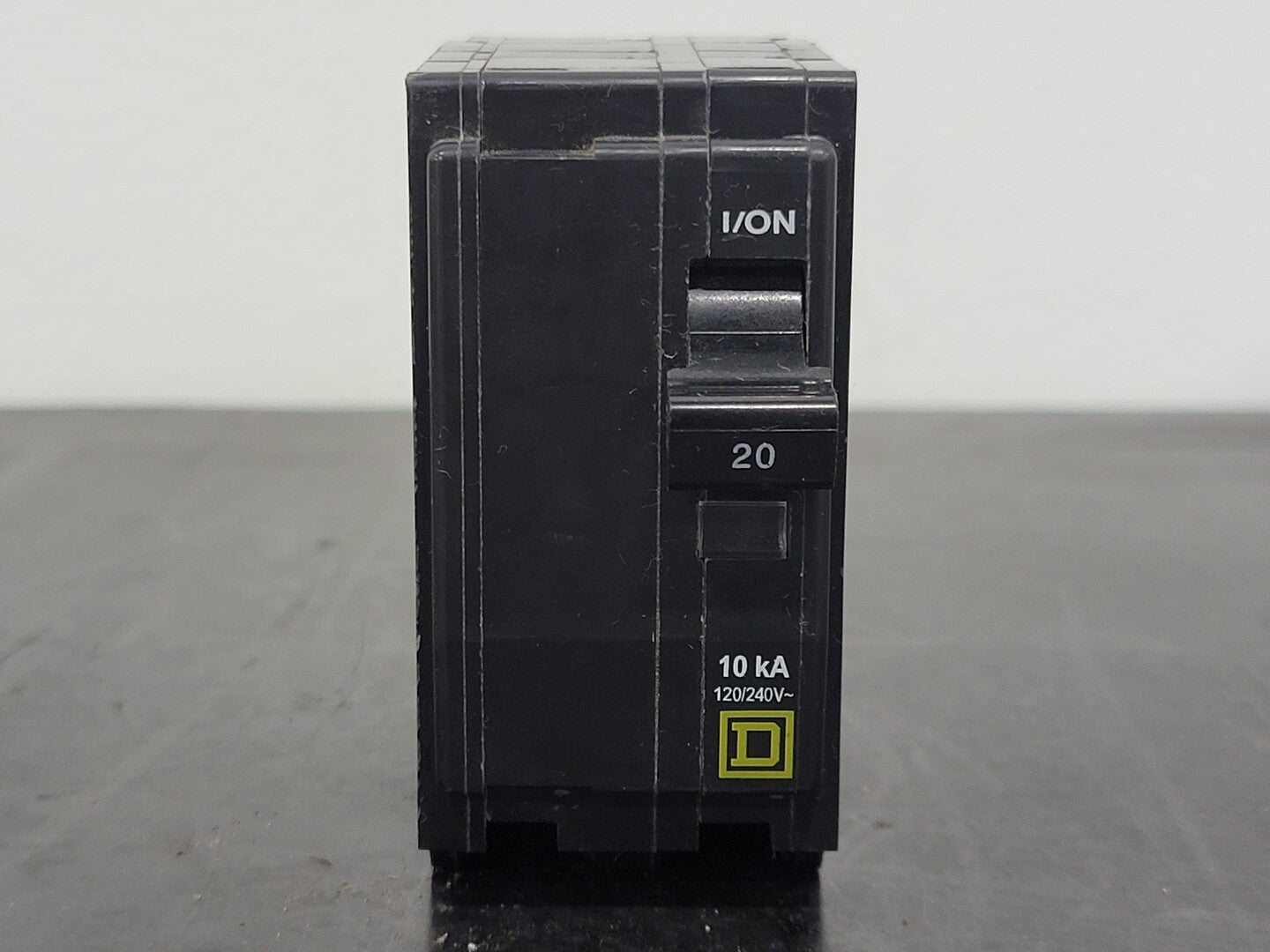 SQUARE D 20 Amp, 2 Pole, 120/240 volts Circuit Breaker QO220