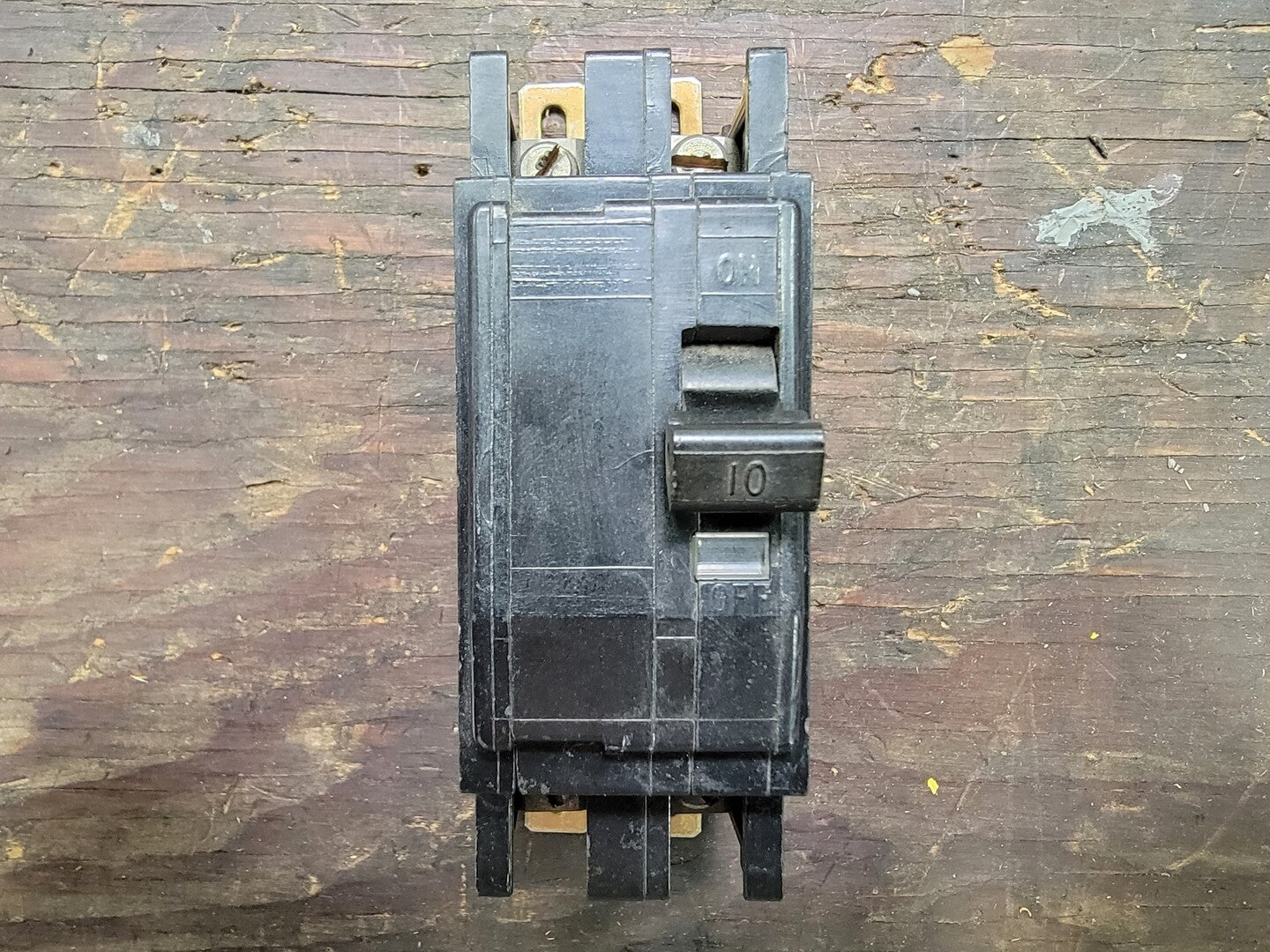 SQUARE D 10 Amp, 2 Pole, 120/240 volts Circuit Breaker QOU2010