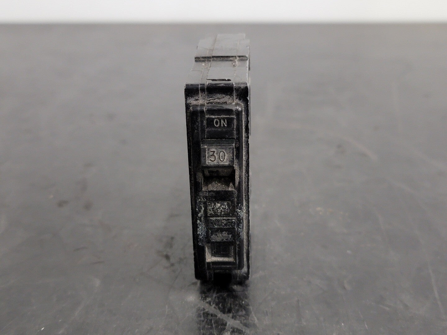 SQUARE D 30 Amp 1 Pole Circuit Breaker QO130