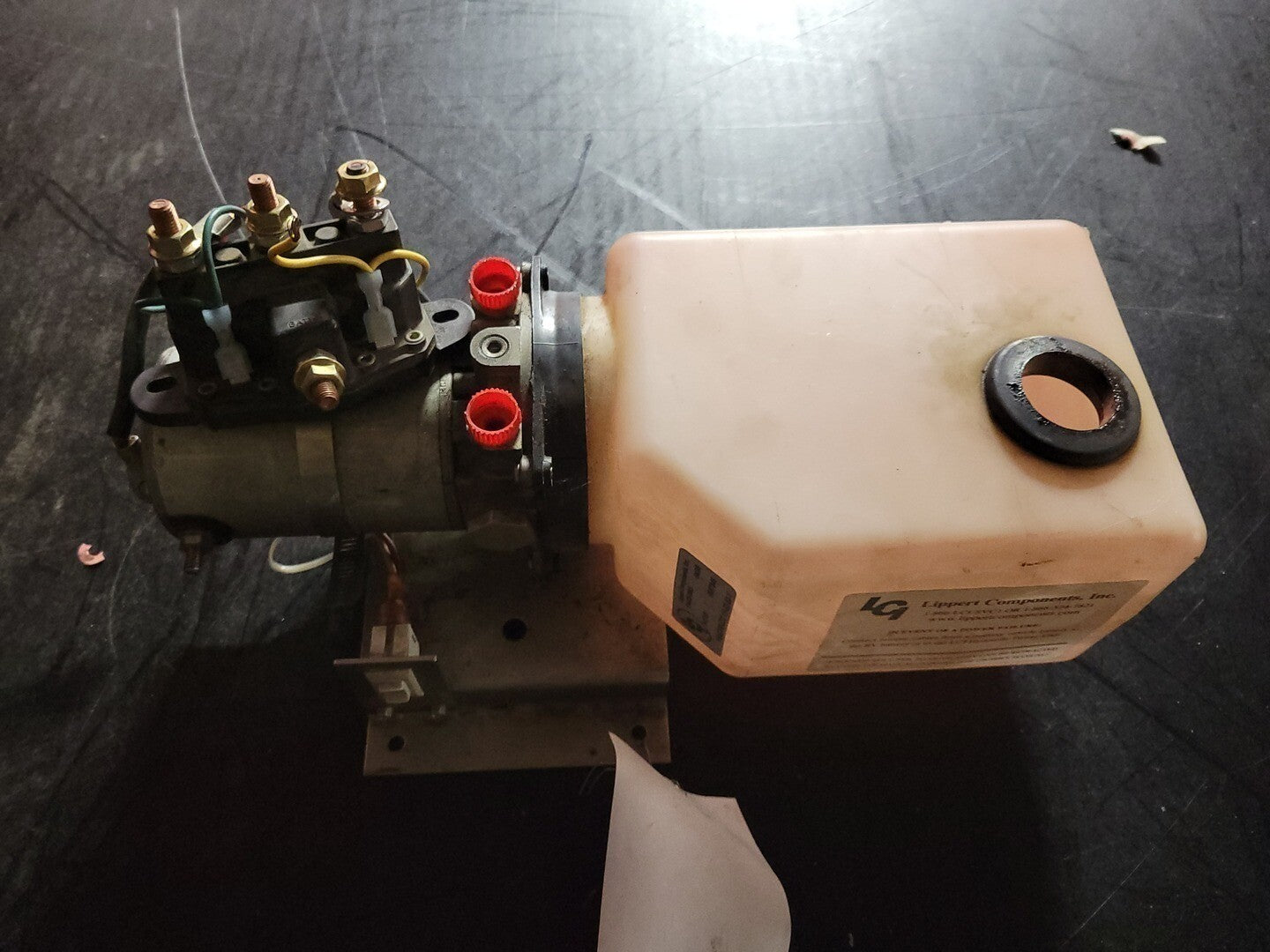 LIPPERT COMPONENTS, INC. Hydraulic Power Unit 141111 w/ 2-Quart ...