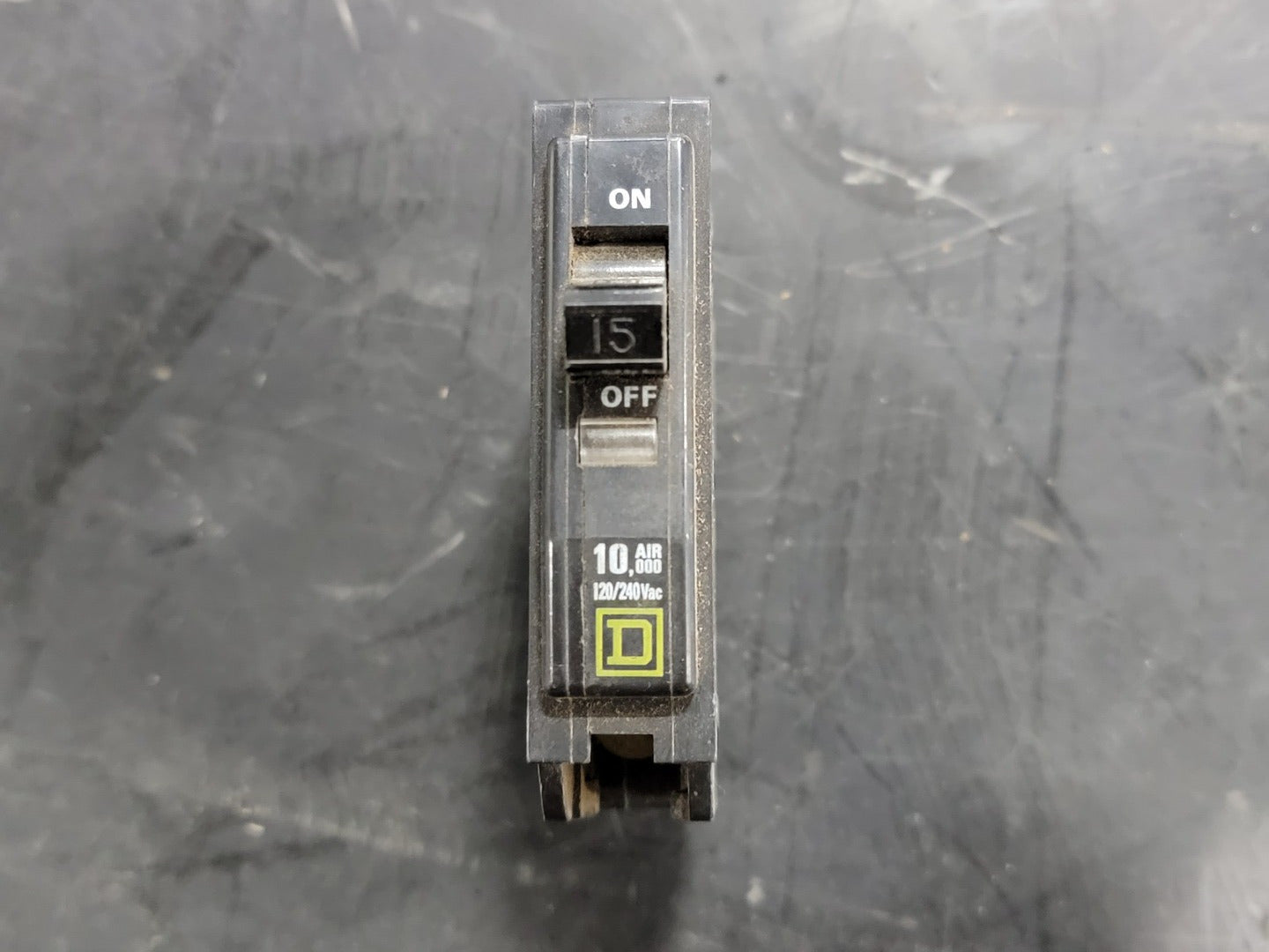 SQUARE D 15 Amp, 1 Pole, 120/240 volts Circuit Breaker QOB115