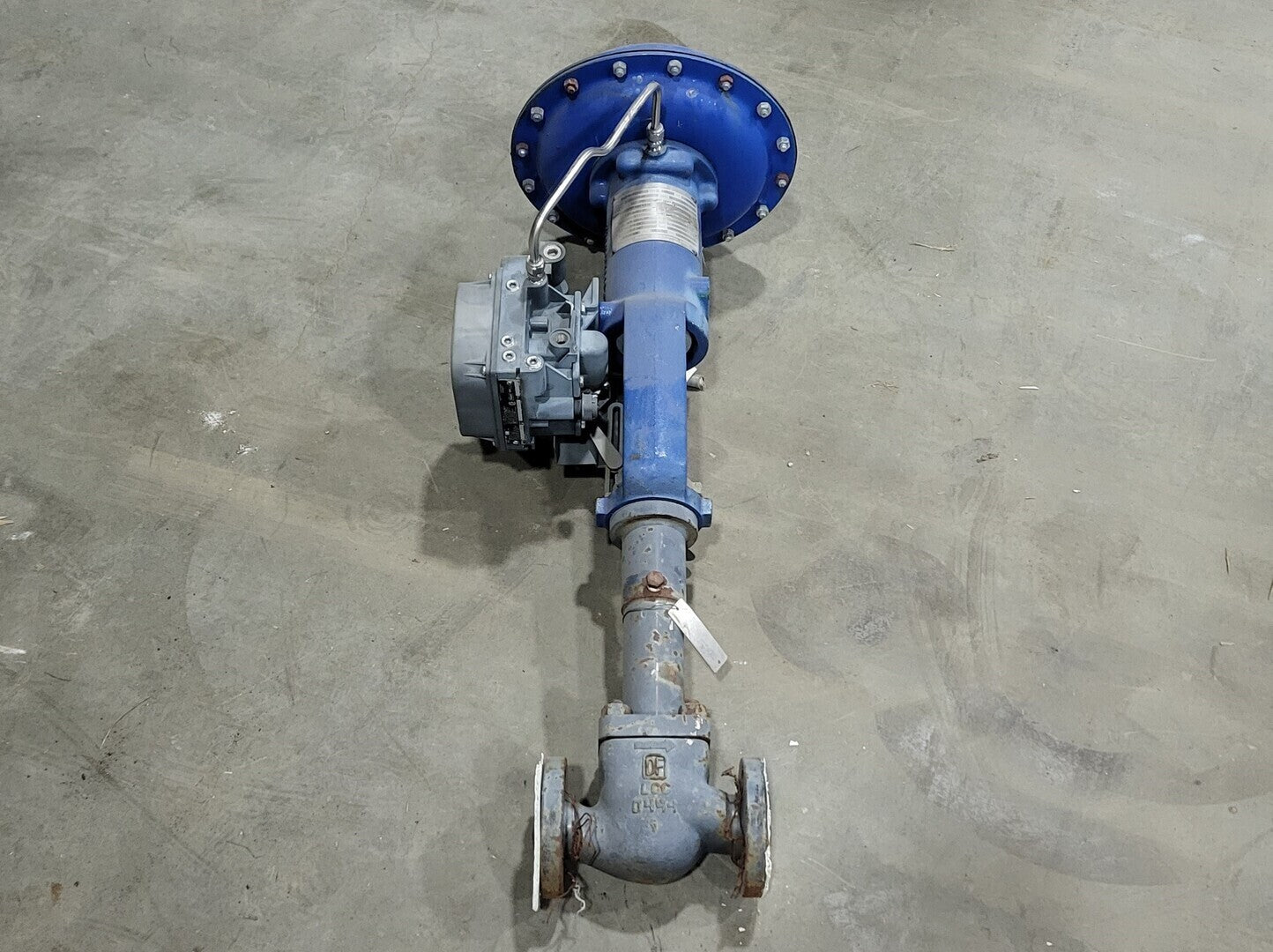 DYNA-FLO Size 2069 Actuator Type DFC w/ Globe Valve and Valve Controller