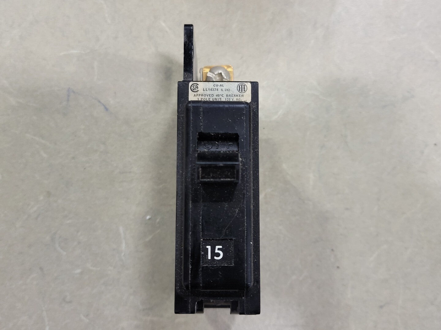 ITE 15 Amp, 1 Pole, 120/240 volts Circuit Breaker EQ-B115