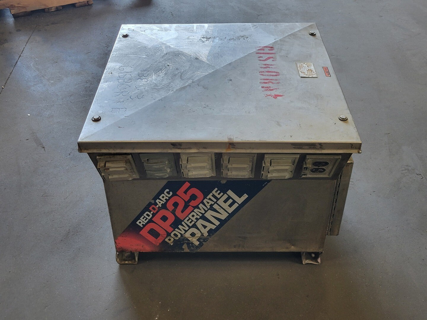 RED-D-ARC 17 Amp Power Distribution Panel DP25