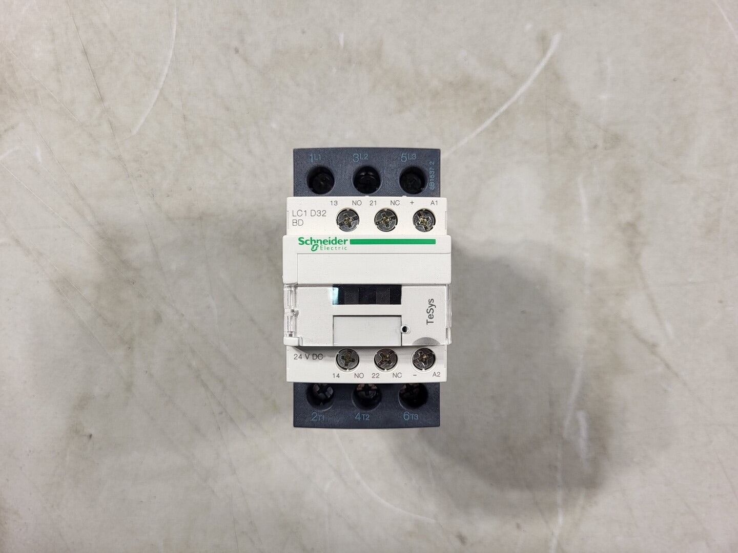 SCHNEIDER ELECTRIC 32 Amp, 3 Pole, 1NO + 1NC, 24 VDC Coil Contactor ...
