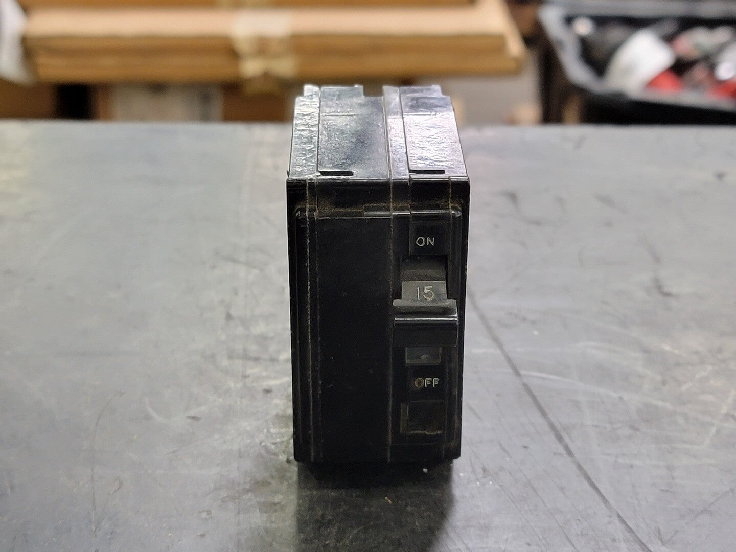 SQUARE D 15 Amp, 2 Pole, 120/240 volts Circuit Breaker QO215