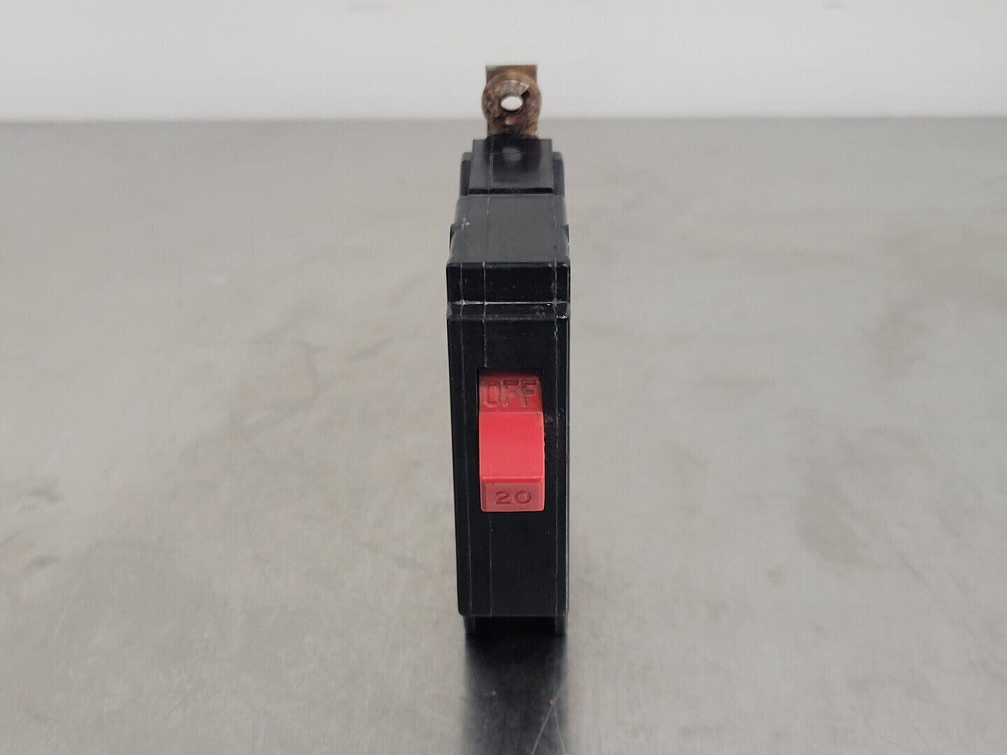 CUTLER-HAMMER 20 Amp, 1 Pole, 120/240 volts Circuit Breaker CHB120