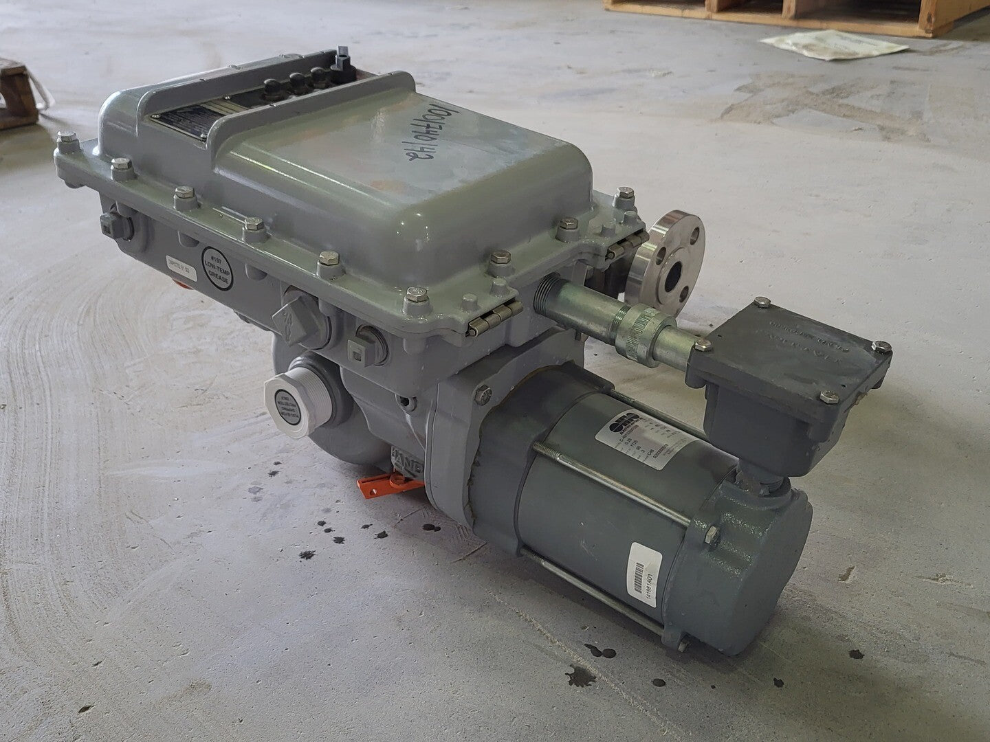 EMERSON EIM 2000 Series Electric Actuator w/ FISHER 1.5" Class 300 ...