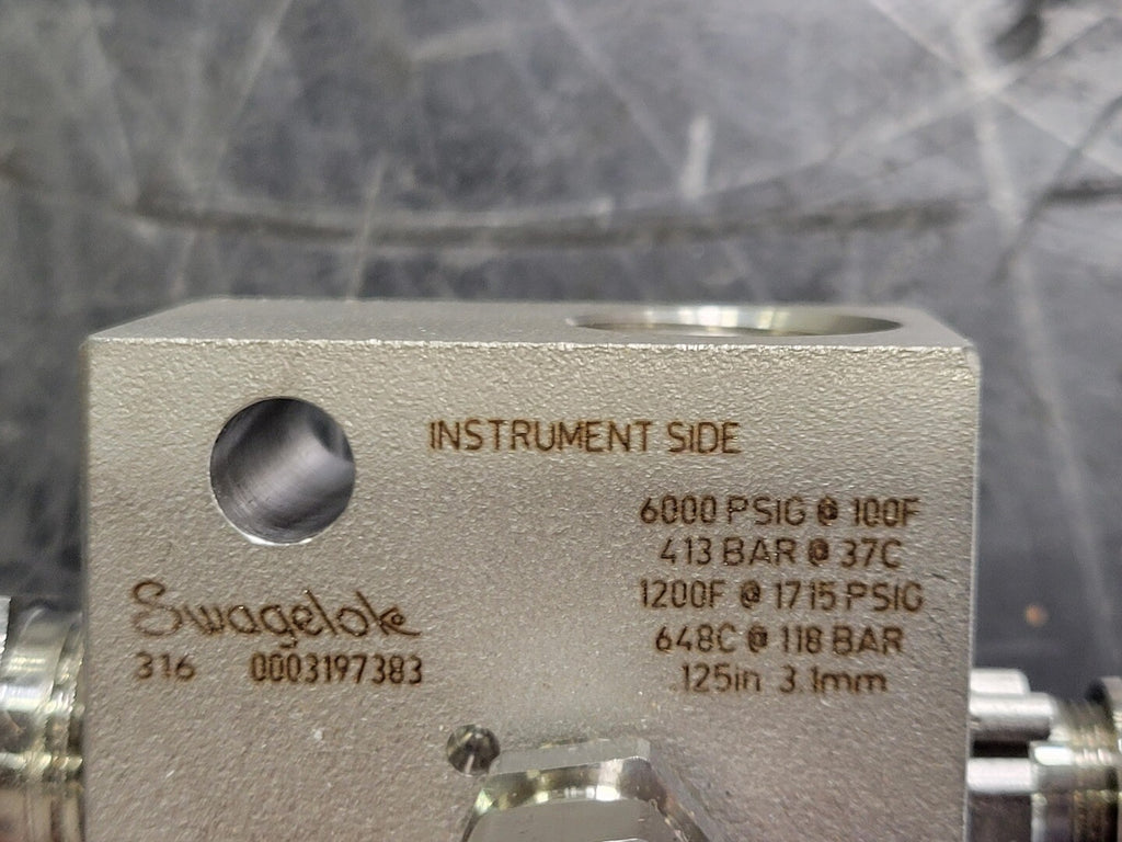 SWAGELOK 2-Valve Instrument Manifold 1/2 in SS-V2BF8-G