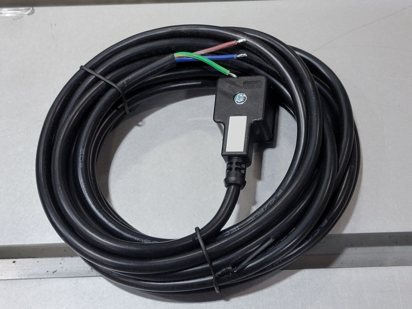 HTP Form A Molded Cable Assembly CG1N02000C025, 2 Poles/2 Grounds, 5m ...