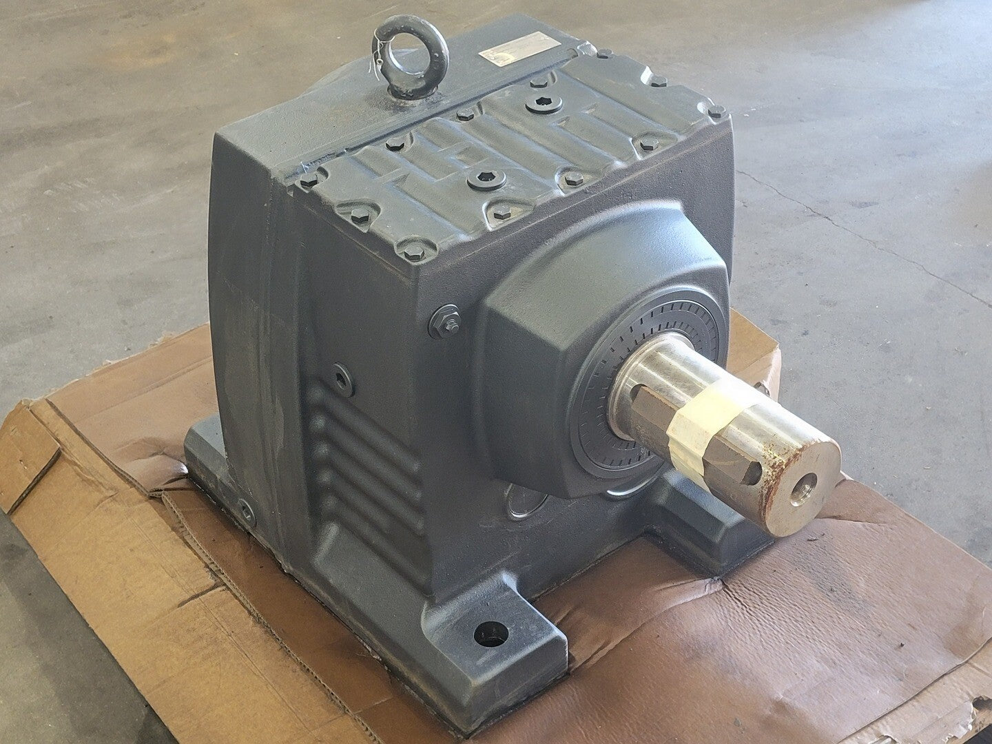 SEW-EURODRIVE 61.09:1 Ratio Gear Reducer R147 AD7