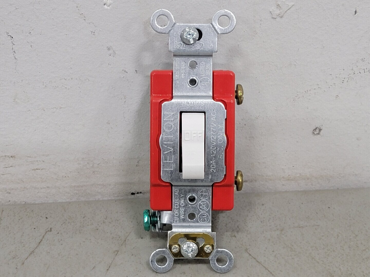 LEVITON 20A, 120/277V Single-Pole Toggle Switch 1221-2W (Box of 10)