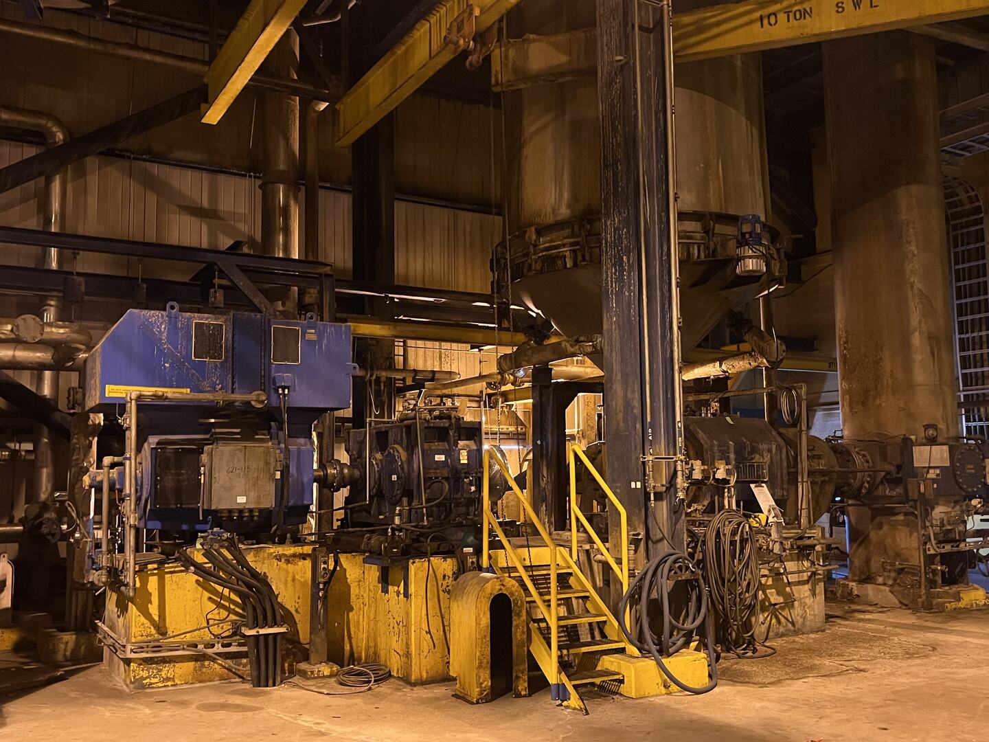 HYMAC 4:1 Compression Screw Feeder w/ Vertical Impregnator & 1200 hp AC ...