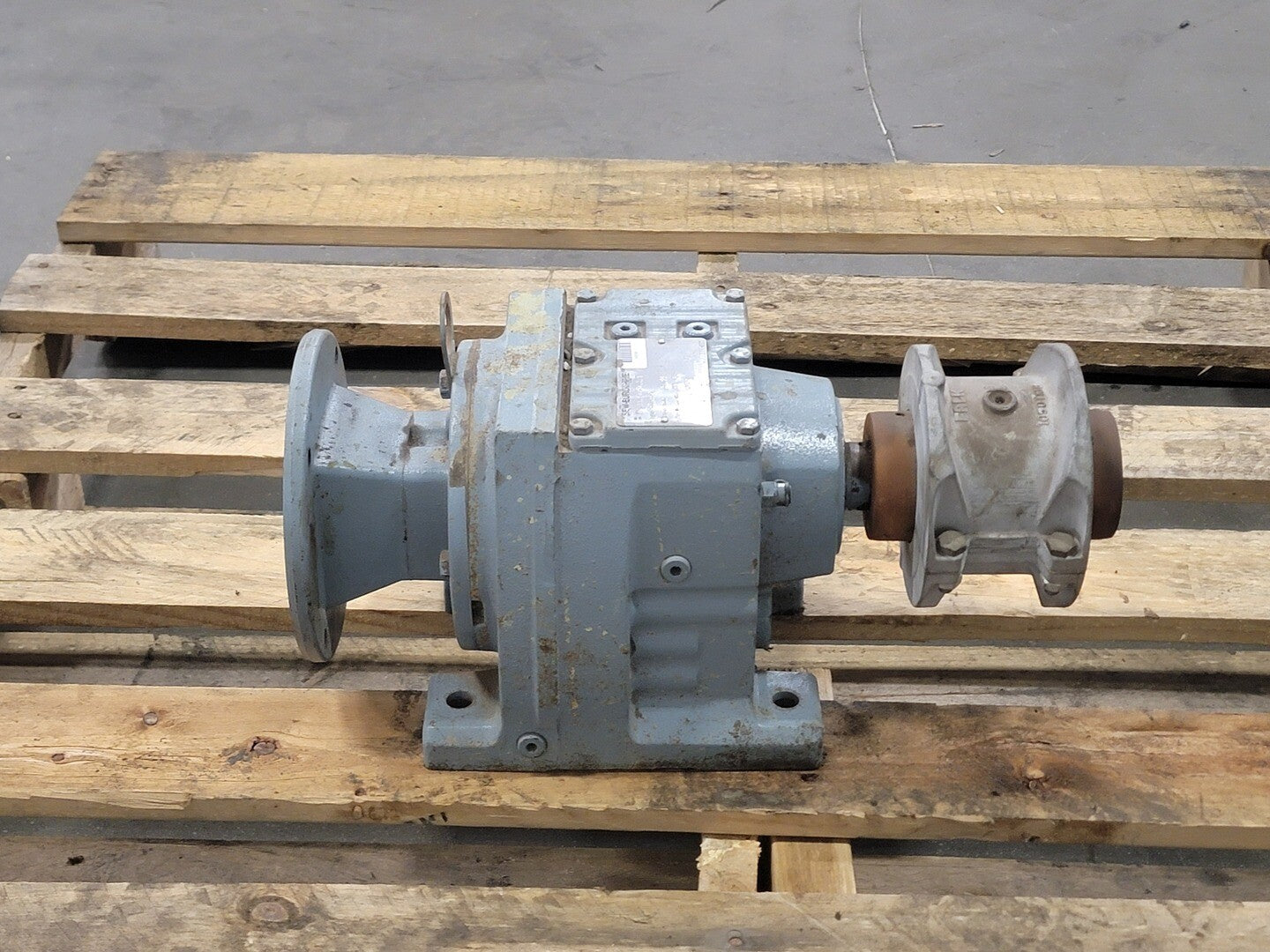 SEW-EURODRIVE Gear Reducer Ratio 24.99, R57AM56