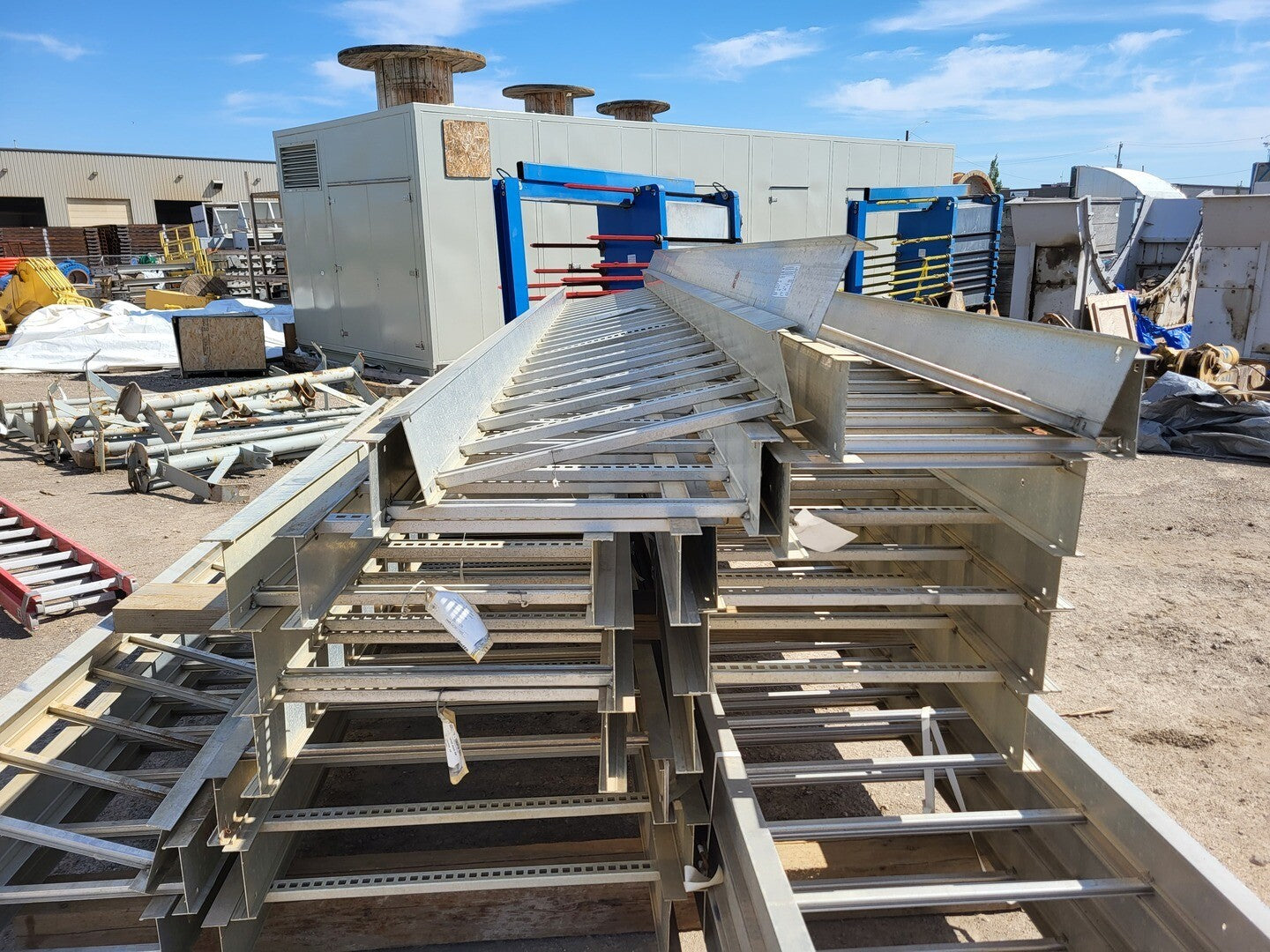 THOMAS & BETTS 24" Width x 6m Length, Straight Section Cable Tray ...