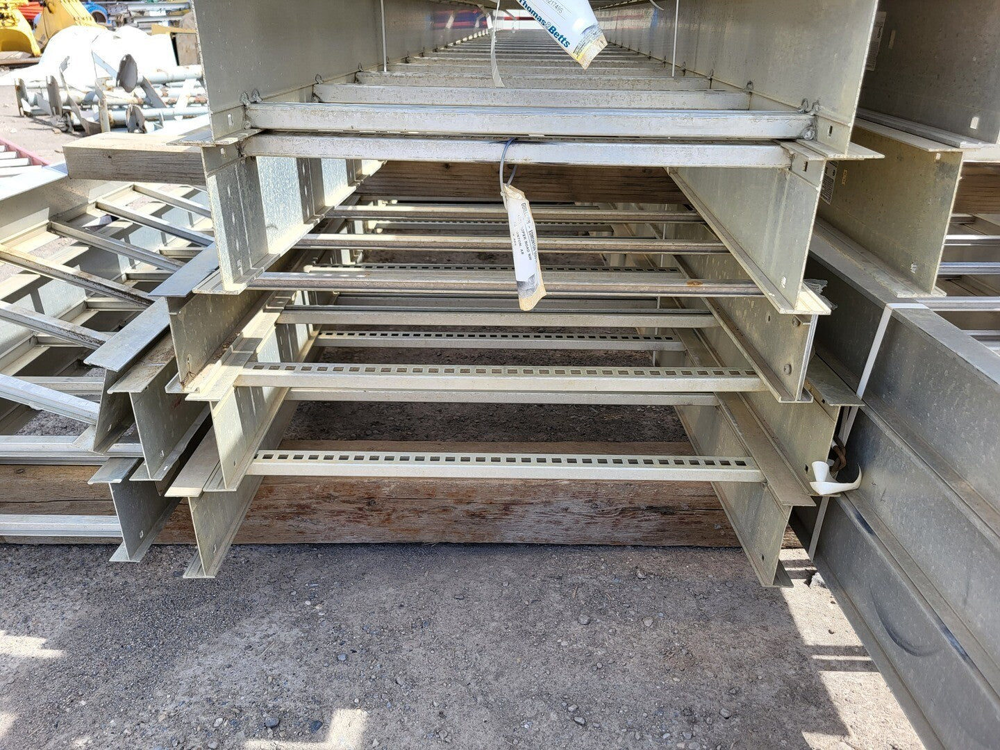 THOMAS & BETTS 36" Width x 6m Length, Straight Section Cable Tray ...