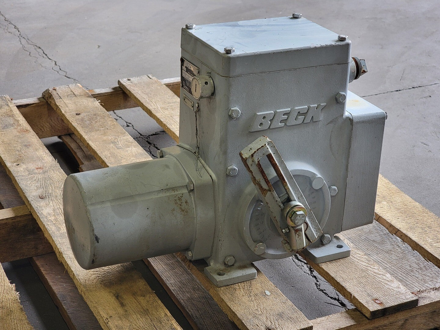 BECK 120 Volts Electric Actuator 11-159-127371-01-03 w/ Drive 20-2700-20