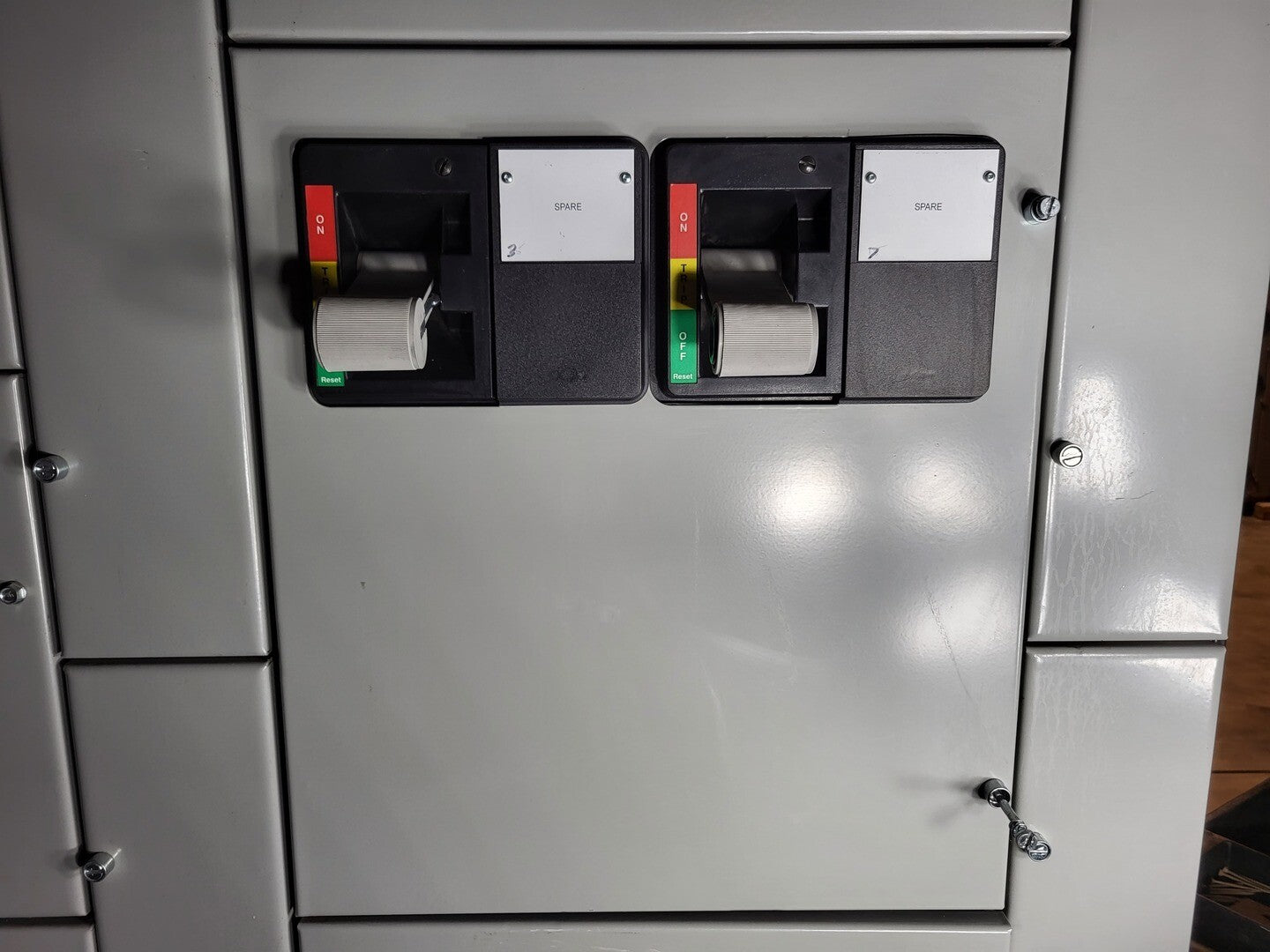 EATON 2 x 15A, 3 Pole, 600V Circuit Breaker HFD3015 Bucket for Freedom ...