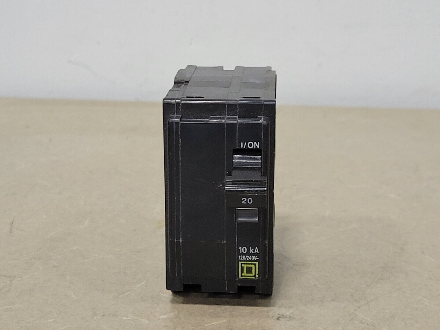SQUARE D 20 Amp, 2 Pole 120/240 volts Circuit Breaker QO220