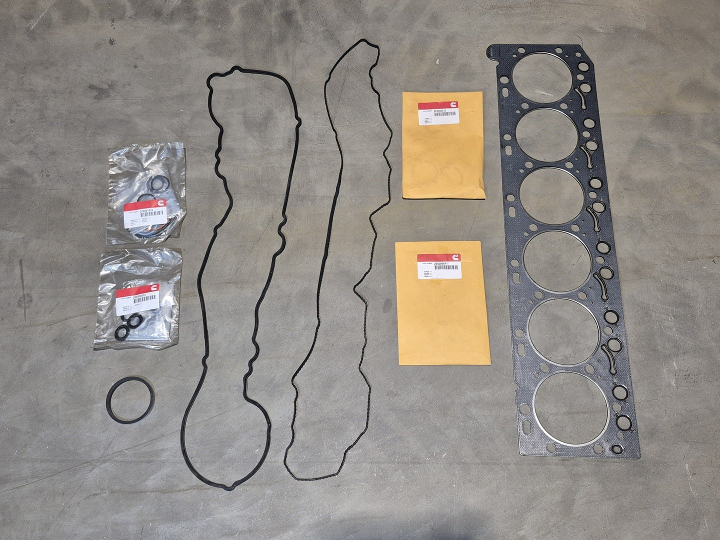 CUMMINS Upper Engine Gasket Kit 5473339