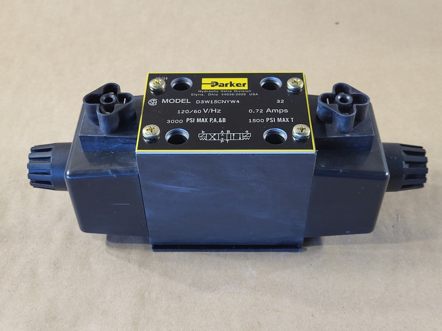 PARKER Directional Control Valve D3W15CNYW4, 120V, 3000 PSI