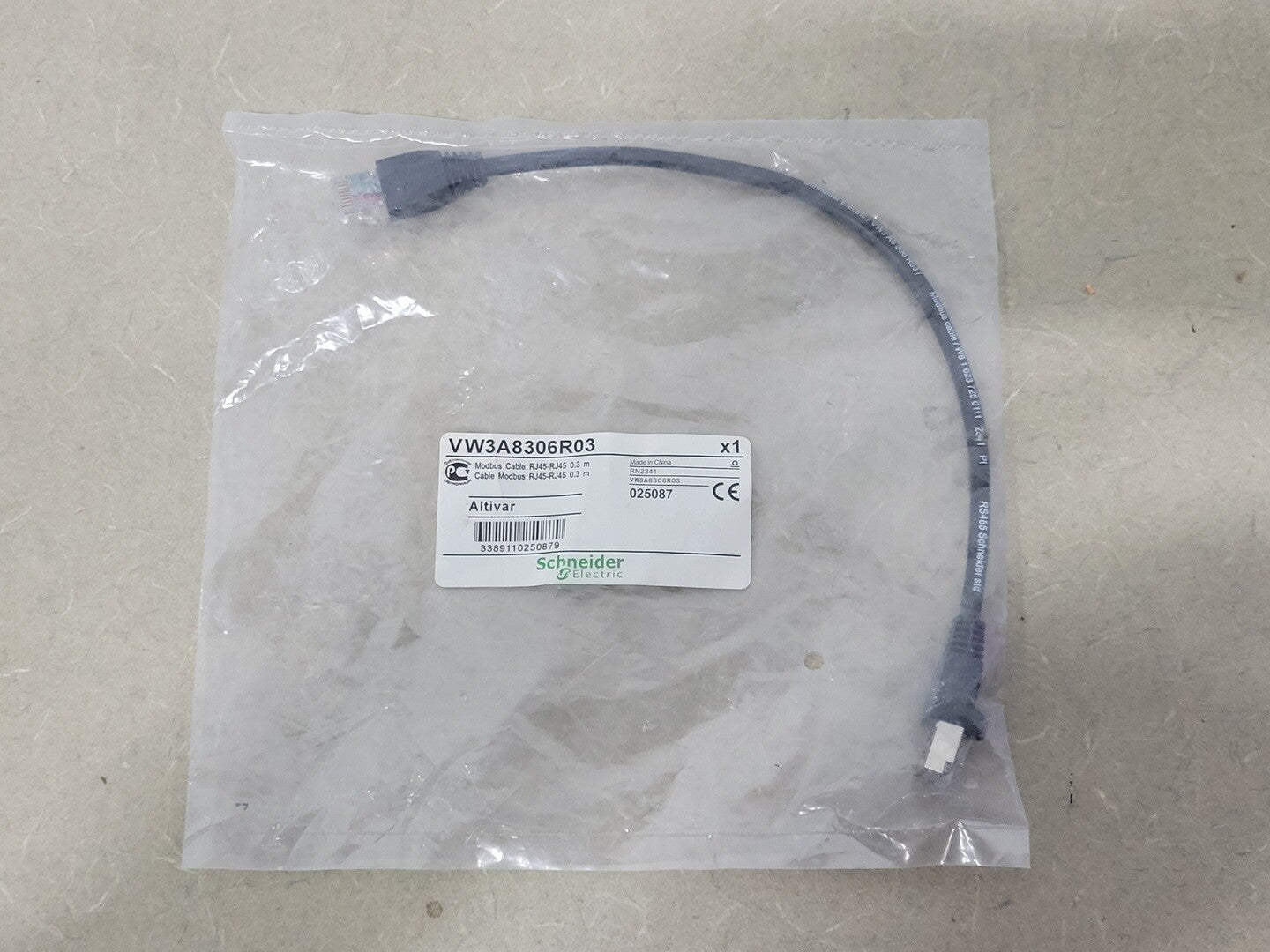 SCHNEIDER ELECTRIC Modbus Cable RJ45-RJ45 0.3M, VW3A8306R03