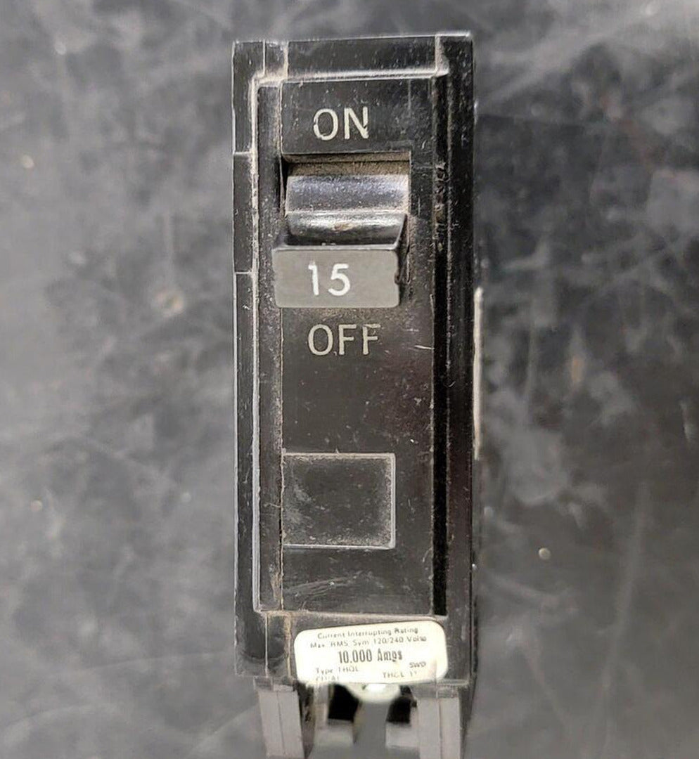 GENERAL ELECTRIC 15 Amp, 1 Pole, 120/240 volts Circuit Breaker THQL1115