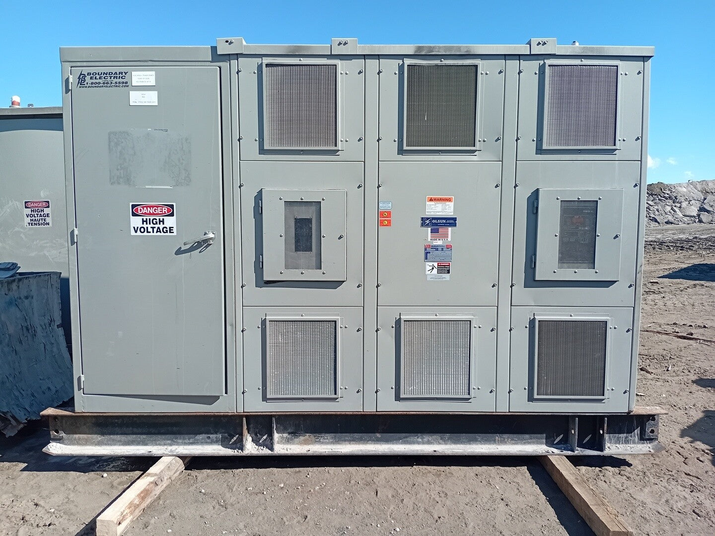 BOUNDARY ELECTRIC Outdoor Loadbreak w/ 2000 kVA Transformer, 13800V HV ...