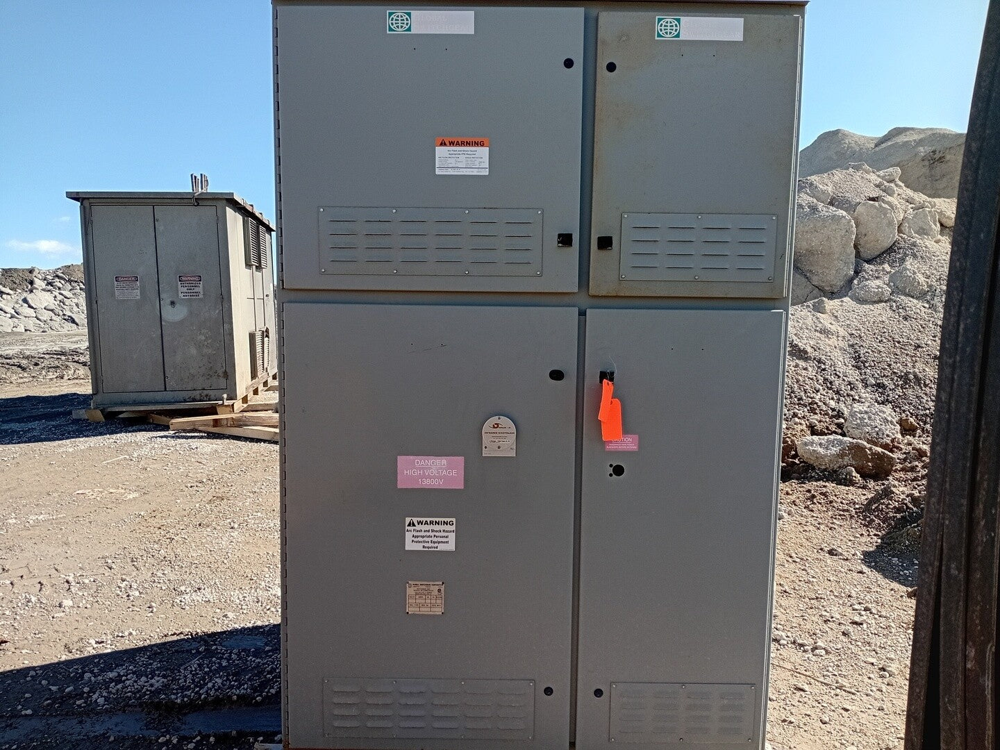 GLOBAL SWITCHGEAR CORPORATION 13.8kV 200 Amp Switchgear Unit