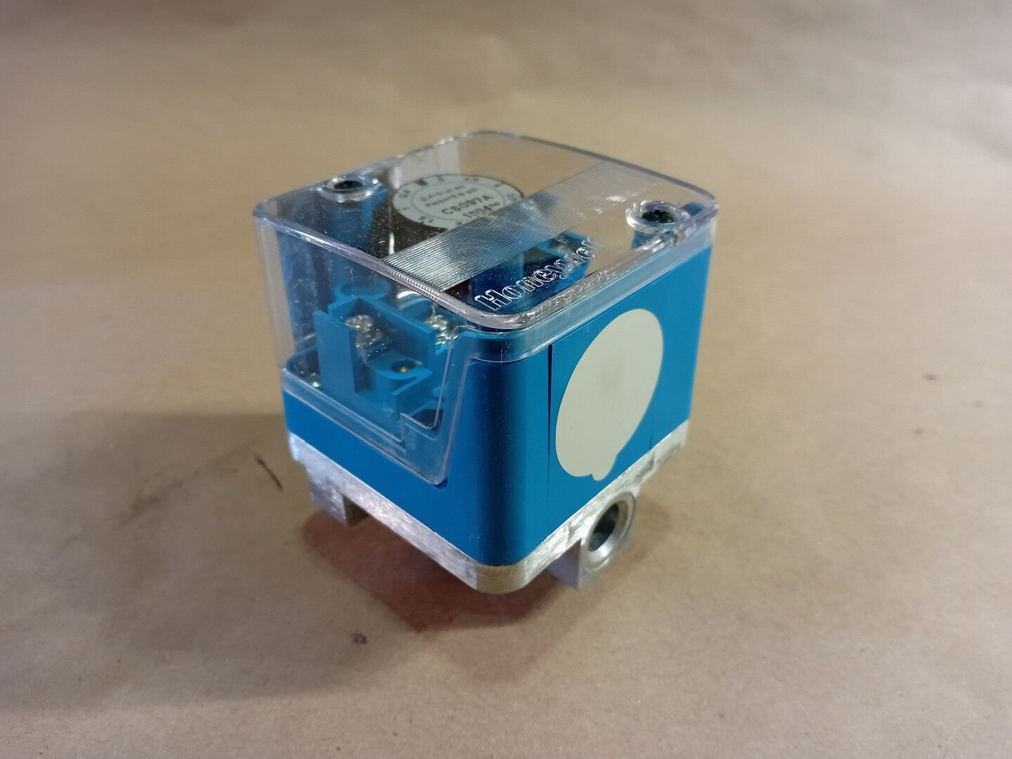 HONEYWELL 1/4" NPT, 0.4-5 inH20, Gas Pressure Switch C6097A1004