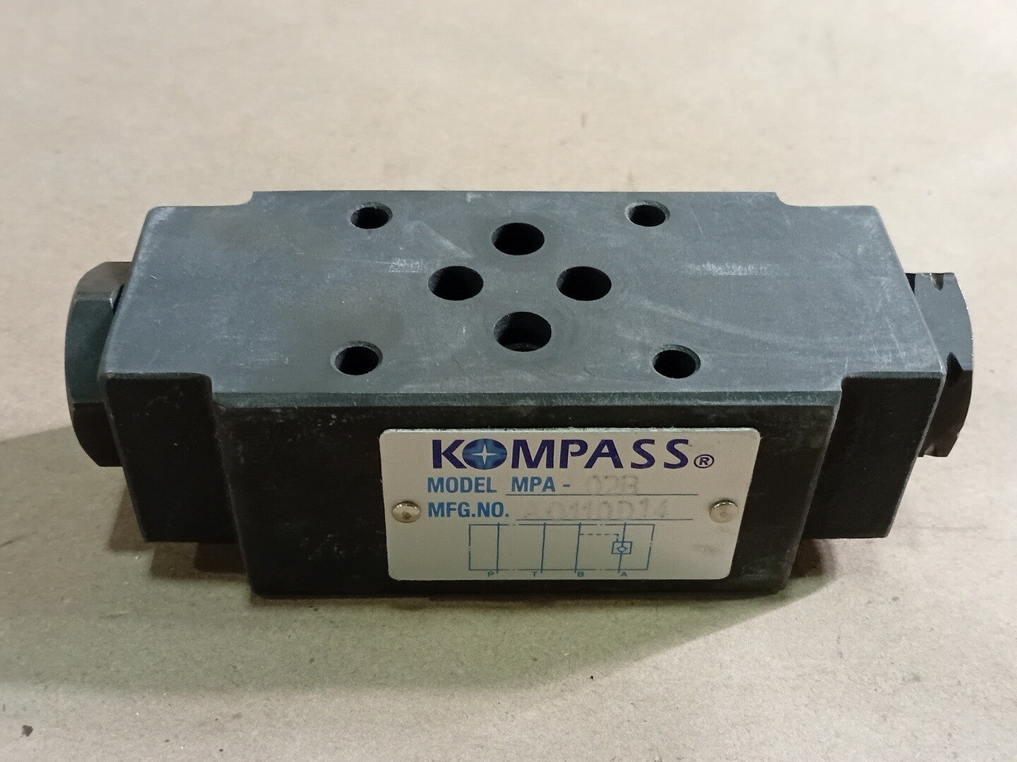 KOMPASS Pilot Operated Check Valve (D03, A Port Check) MPA-02B A0110D14