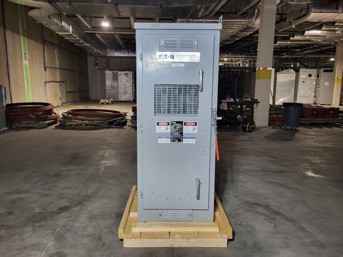 EATON 5 kV Mini-MVS Metal-Enclosed Load Interrupter Switchgear Assembly ...
