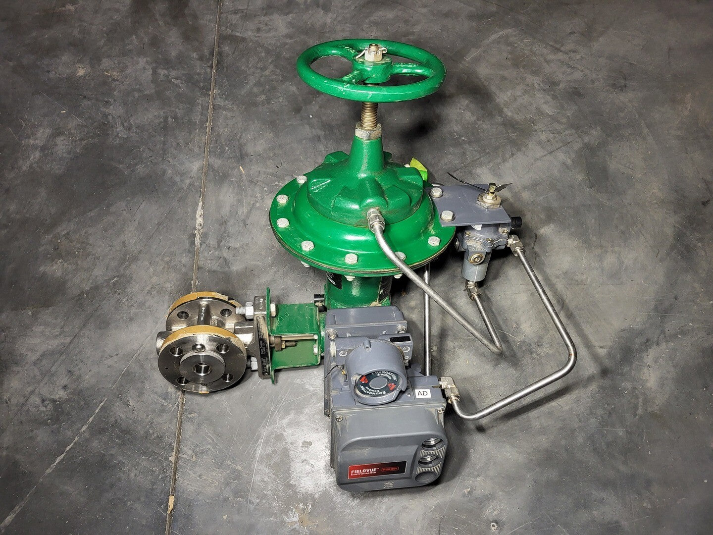 FISHER 1" Flanged Control Valve V300 w/ Actuator 1052-20 and Controller ...
