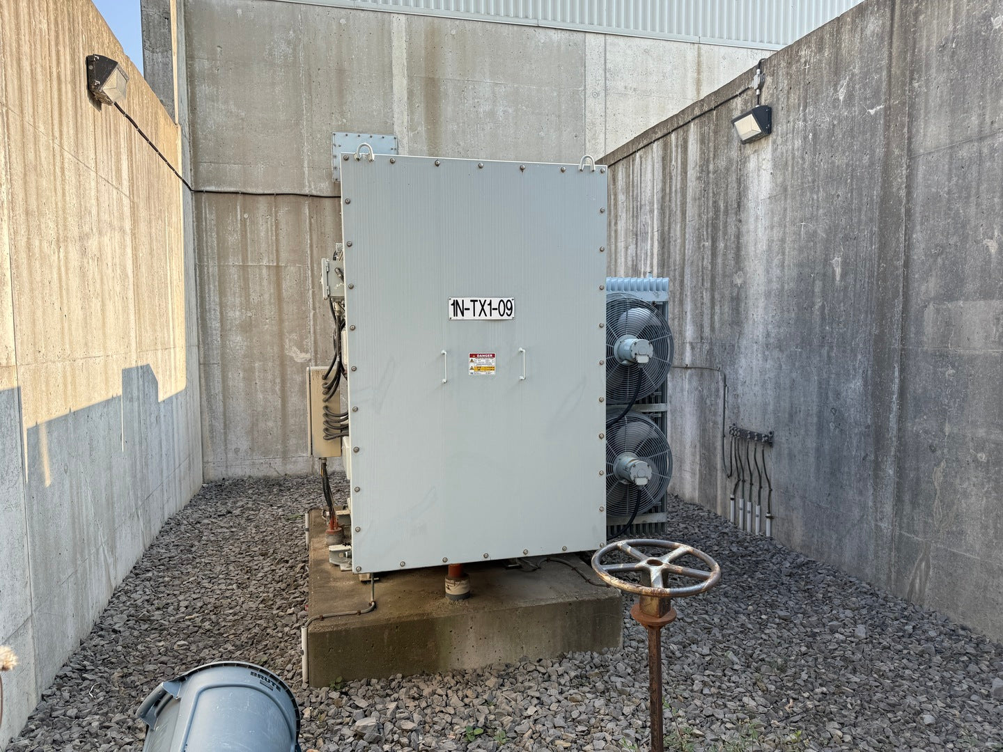 PIONEER TRANSFORMERS 4,000 kVA Transformer 25000 pri. volts, 600Y/347 ...