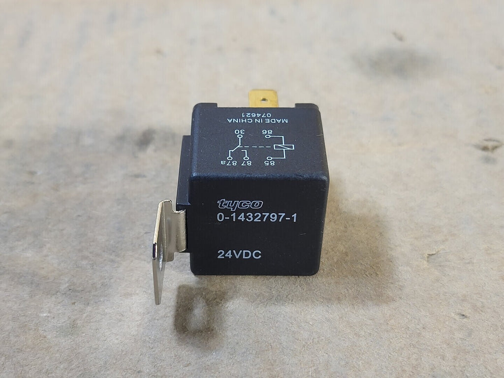 KOMATSU 24 Volt Relay PB4767