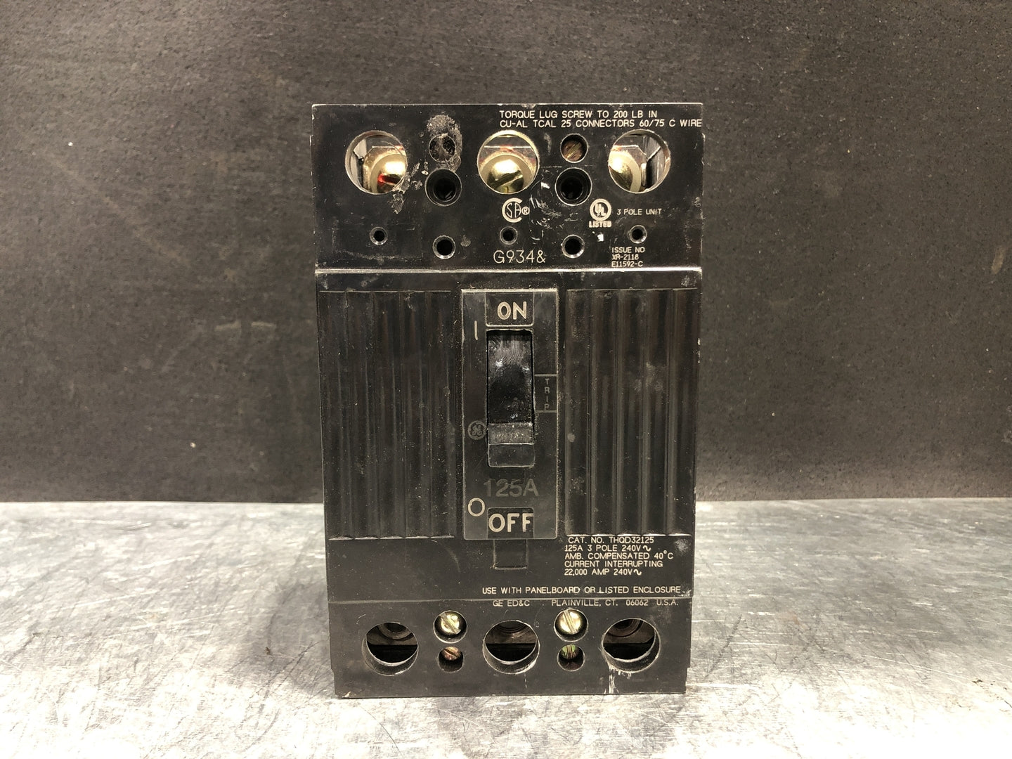GENERAL ELECTRIC 125 Amp, 3 Pole, 240 volts Circuit Breaker THQD32125