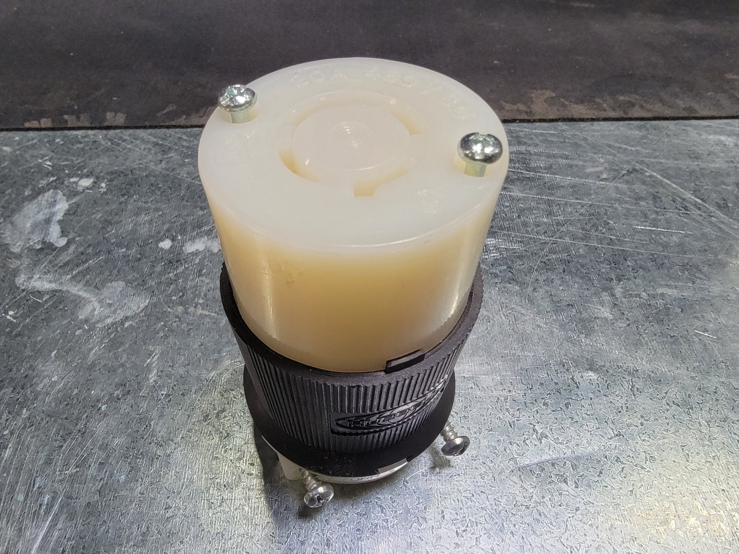 HUBBELL 20 Amp HBL Connector Body, Twist Lock HBL2433CN