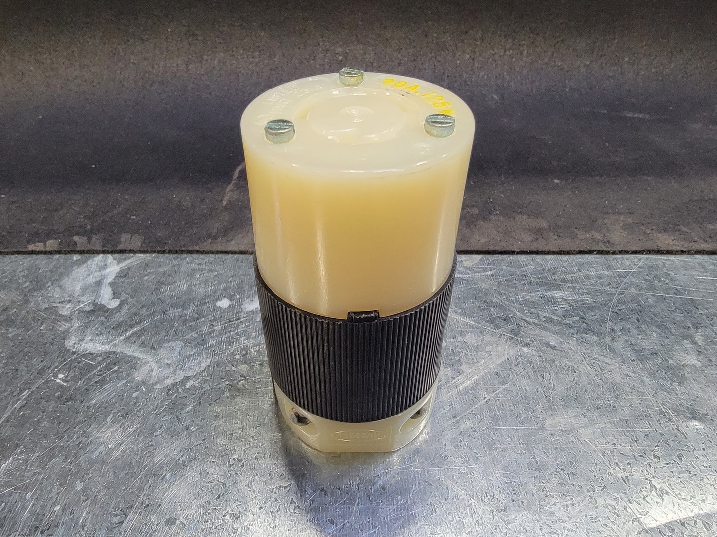 HUBBELL 20 Amp HBL Connector Body, Twist-Lock HBL231A