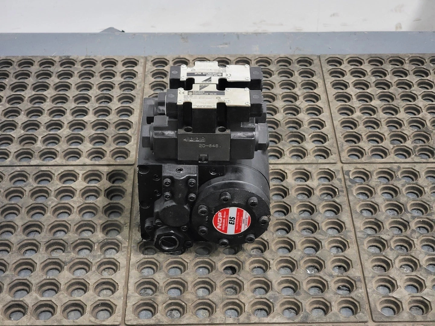 TOYO-OKI Directional Control Valves LS-GO2-7CA-25-EN-650 & LS-GO2-2CA ...