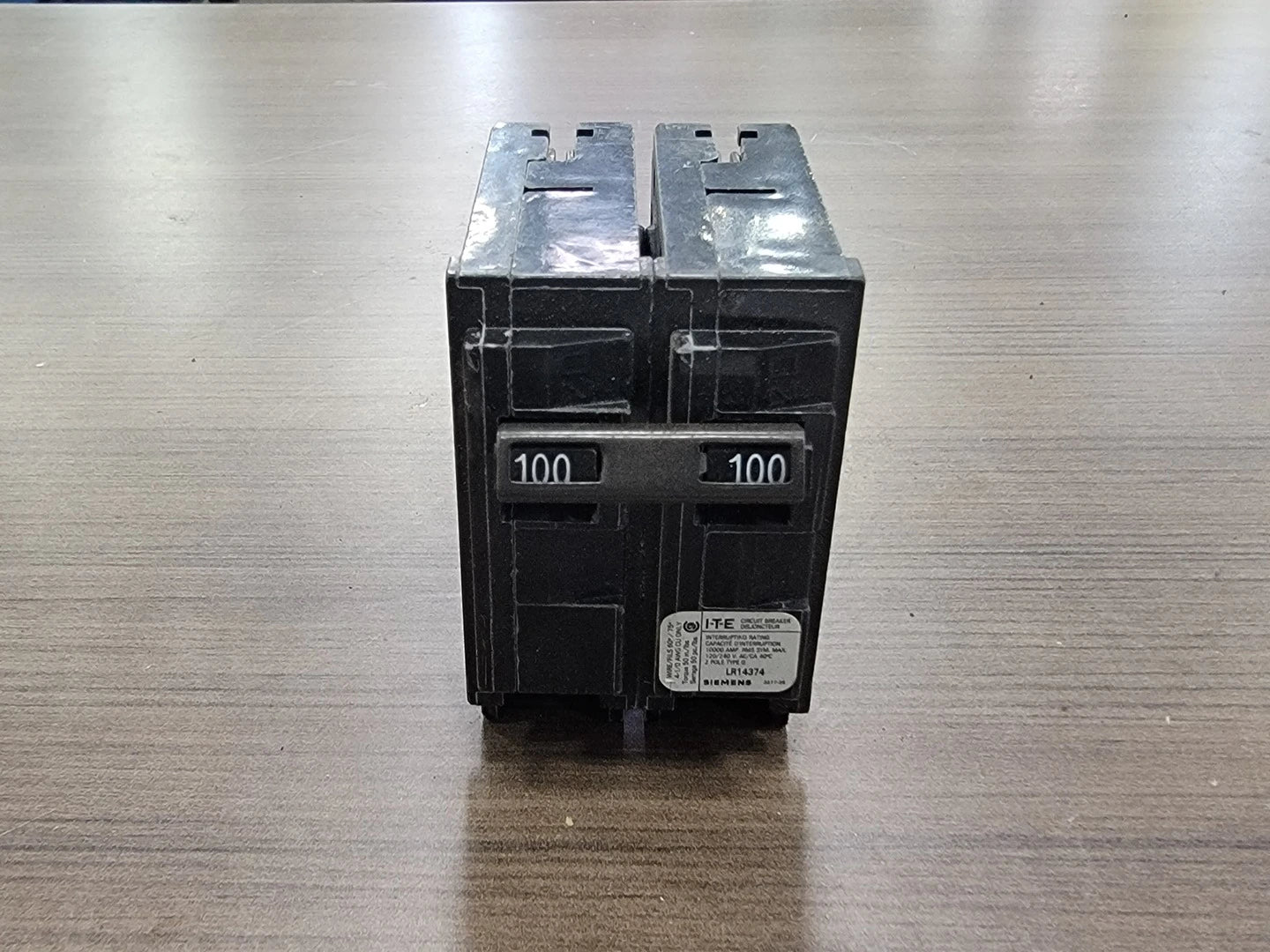 SIEMENS 100 Amp 2 Pole 120/240 volts Circuit Breaker Q2100