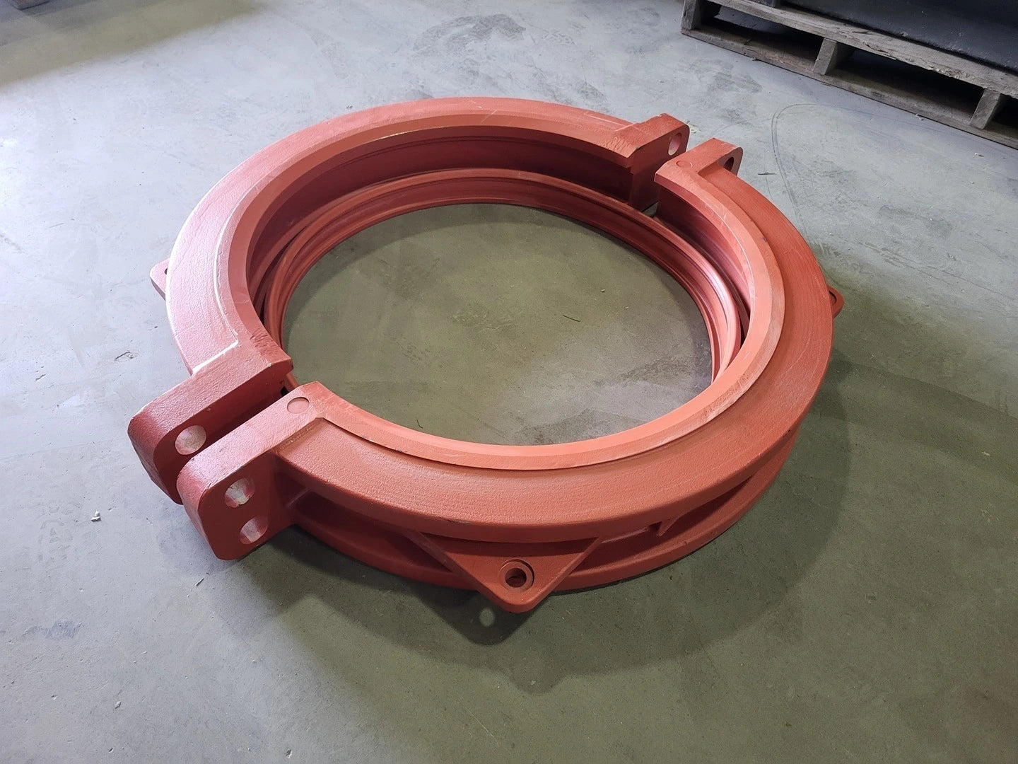 VICTAULIC 28" Coupling 4-Bolt W77