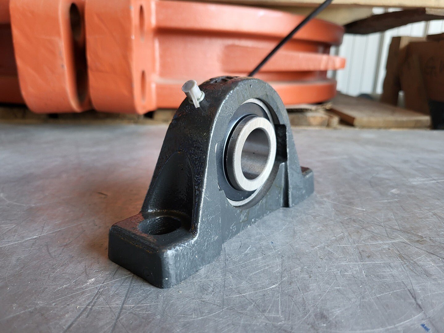 Pillow Block Housing w/ UC207-20 Bearing Pillow Block Housing w/ UC207-20 Bearing