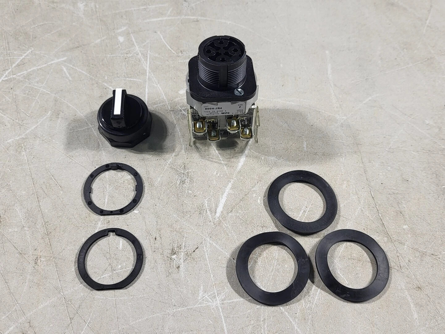 ALLEN-BRADLEY 3-Position Selector Switch 800H-JR4