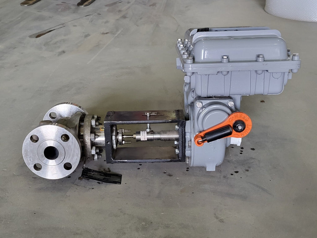 EMERSON EIM 2000 Series Electric Actuator w/ FISHER 1.5" Class 300 ...