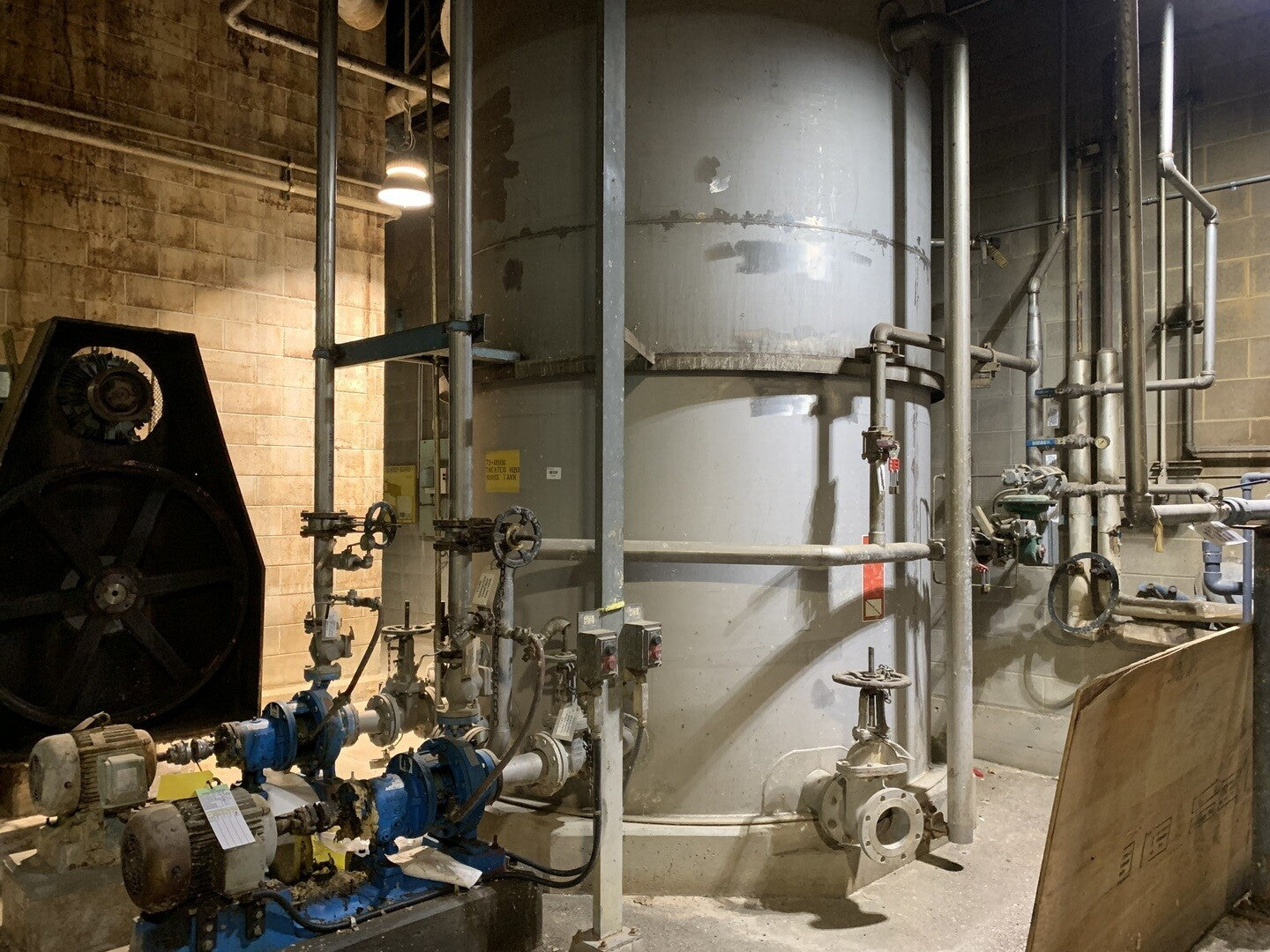 Stainless Steel Tank w/ Two 7-1/2 hp Pumps